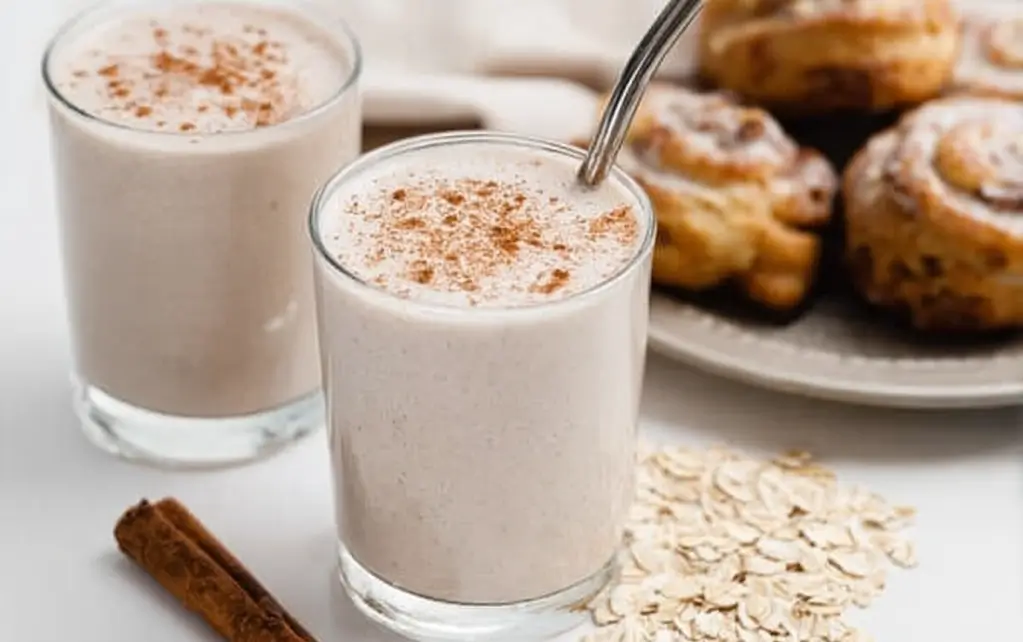 Cinnamon Roll Breakfast Smoothie